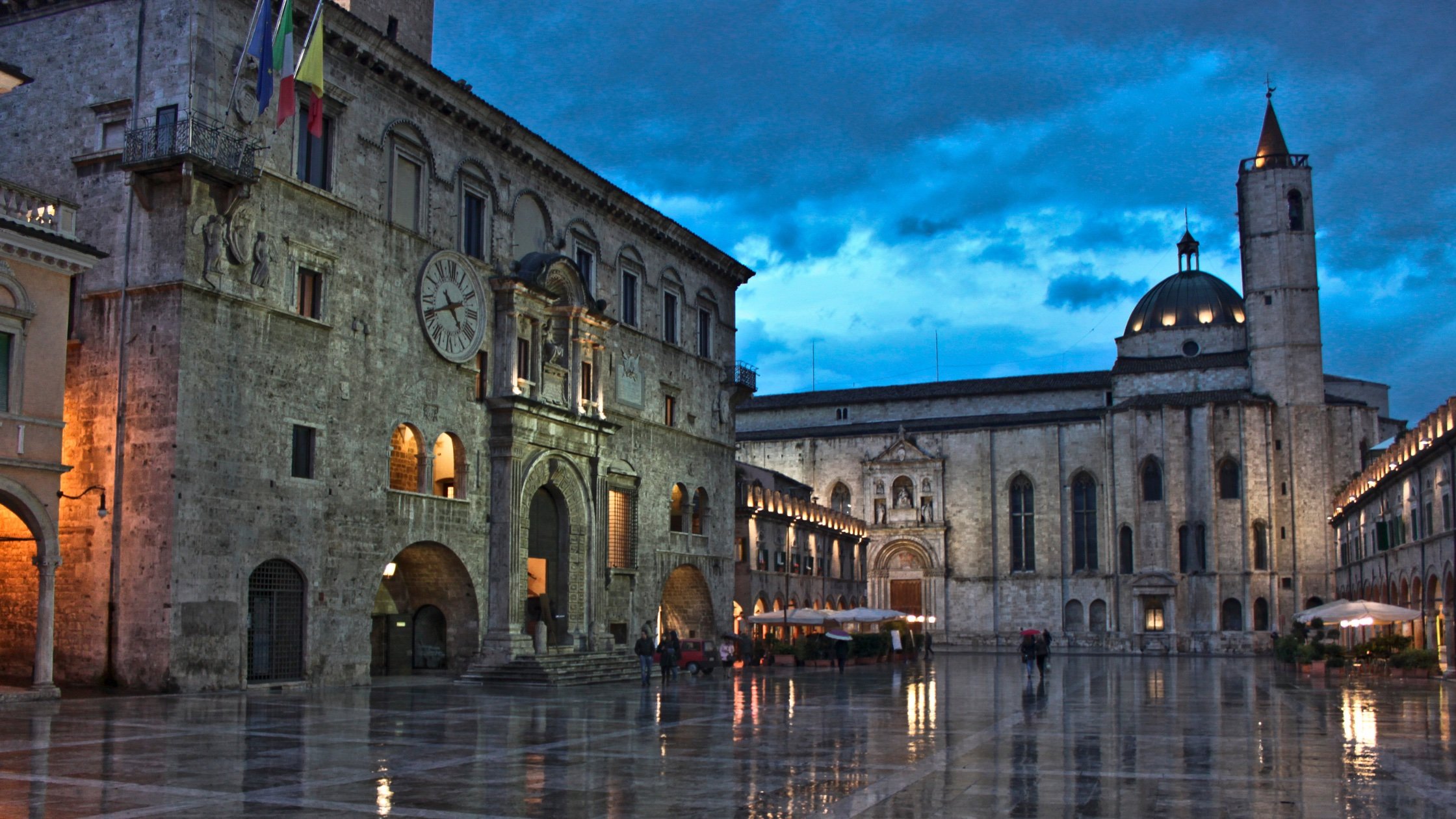 Ascoli Piceno: "The Italian town that glows at night"